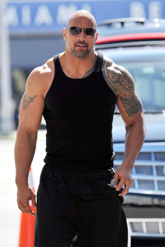 People: los músculos de Dwayne Johnson lo convirtieron en el hombre más ...